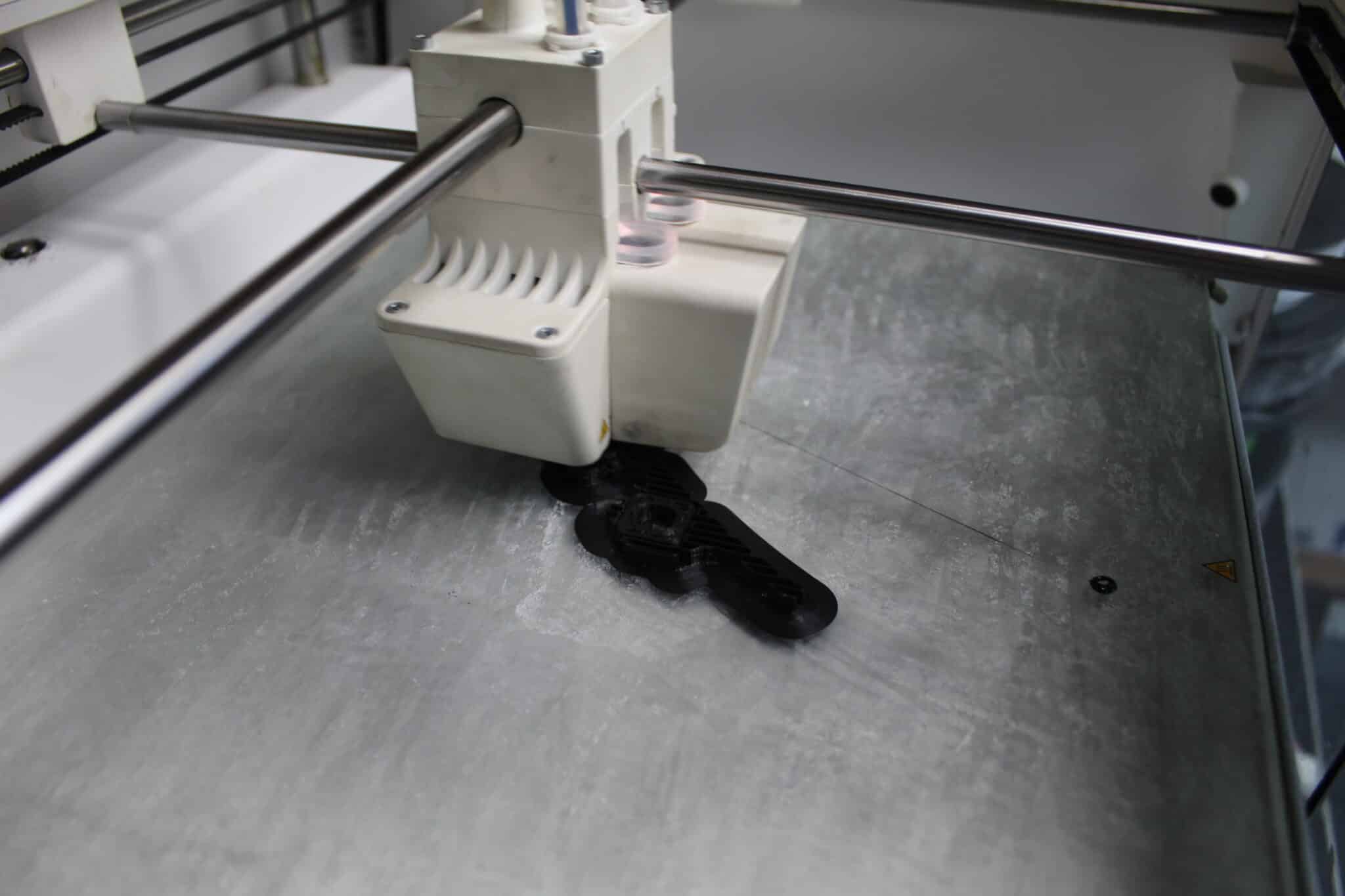 3D Printing vs Custom Injection Molding: What’s the Difference?