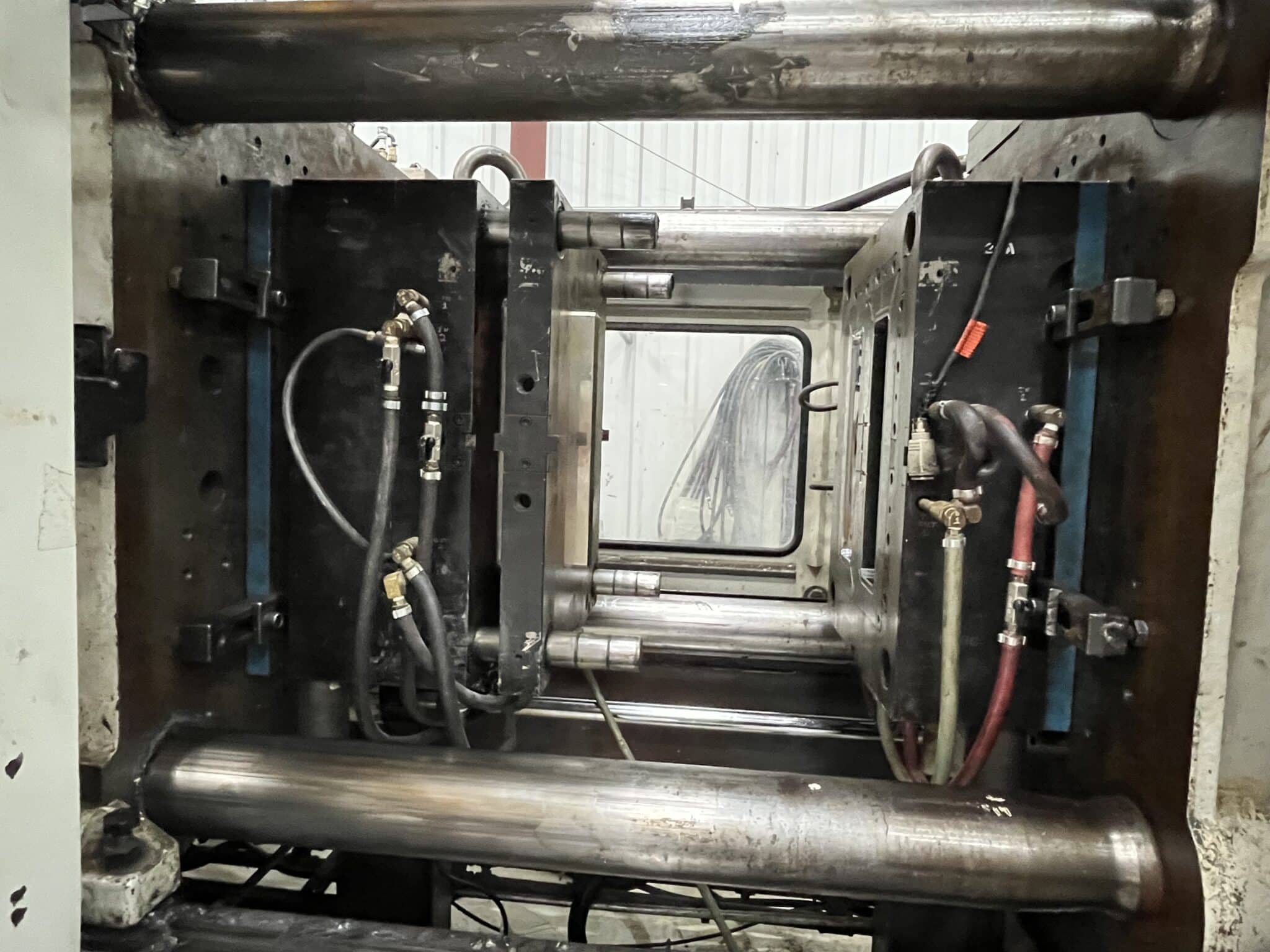 Custom Injection Molding—3 Common Methods for Part Ejection