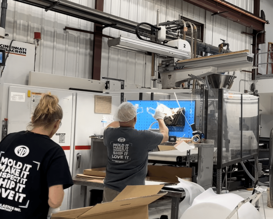 Custom Injection Molding—3 Common Methods for Part Ejection